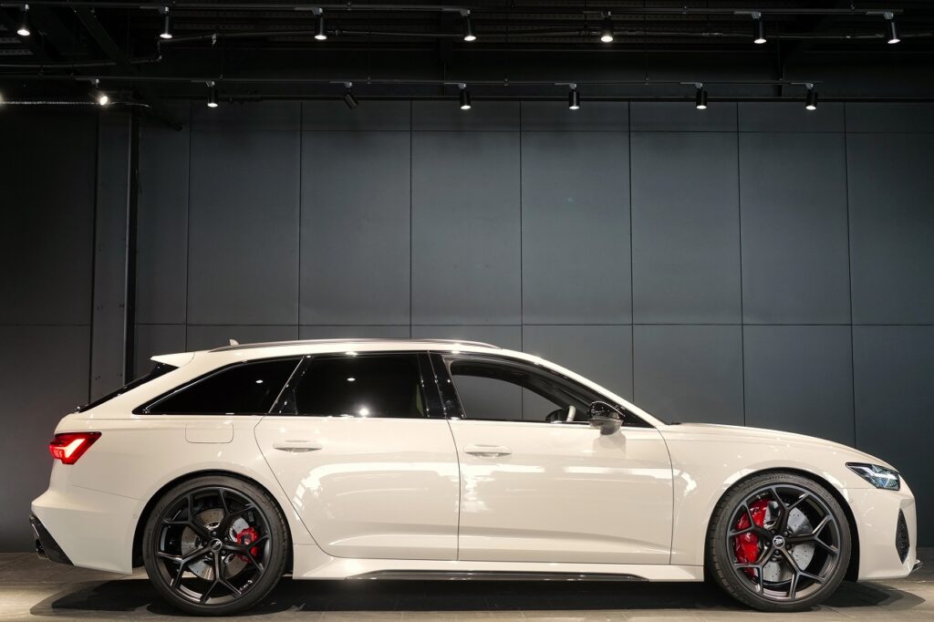 新在庫車両！ RS6アバント パフォ－マンス 【スポ－ツサスペンションプラス・22インチホイ－ル・パノラマサンル－フ】 - 株式会社ケイズ ...